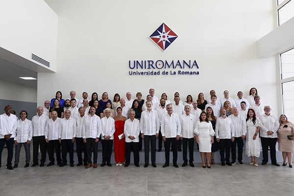 Rectora de UNIB asiste a la inauguración de UNIROMANA, presidida por ...