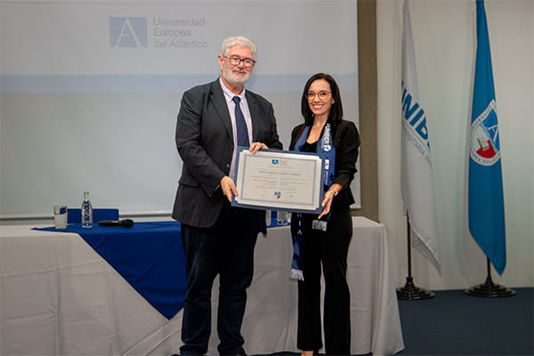 UNIB celebra una ceremonia de entrega de títulos en Costa Rica ...